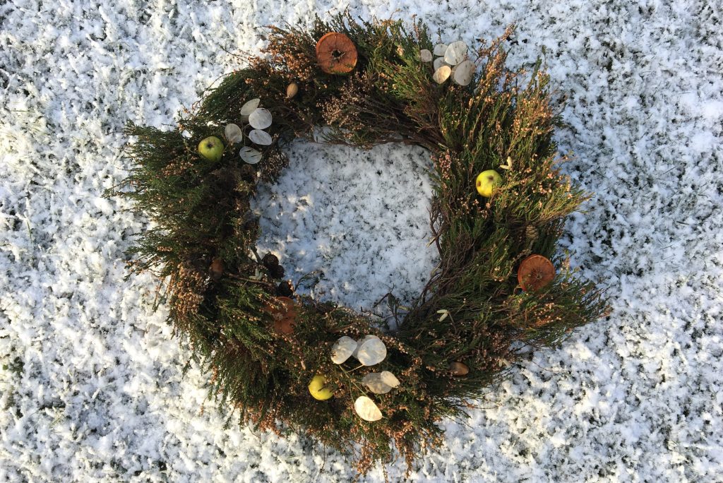 How to make a festive wreath - CPRE